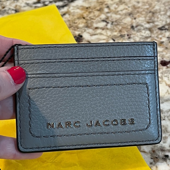Marc Jacobs | Bags | Marc Jacobs Logo Leather Card Case In Rock Grey ...